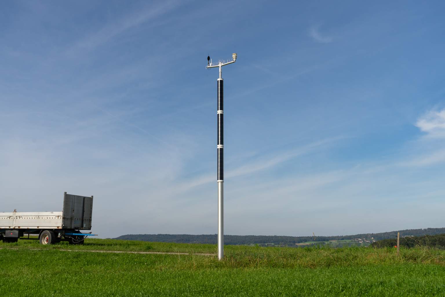 Solar smart pole monitoring air traffic in Switzerland | Soluxio
